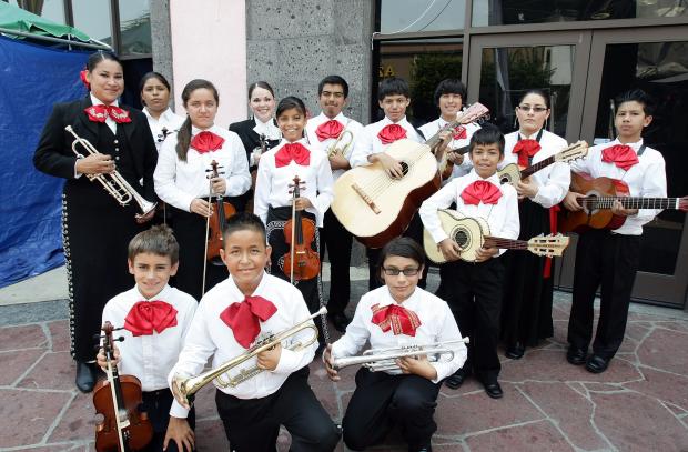 Daily Mariachi Classes Coming to Some Chicago Public Schools - Downtown ...