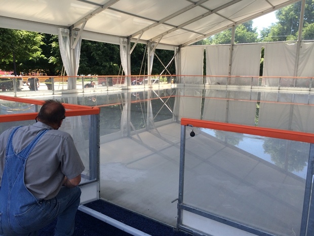 Navy Pier's Ice Rink To Stay Open Through Halloween Thanks To ...