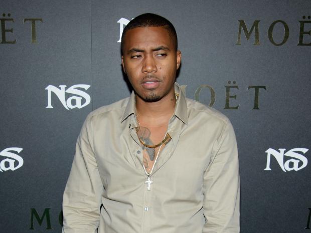 Rapper Nas Visits the Queensbridge Houses to Hand Out Gifts to Kids ...