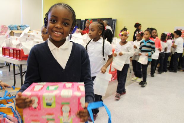 Watch Shoop Academy Alumni Hand Out Holiday Gifts At Their Alma Mater ...